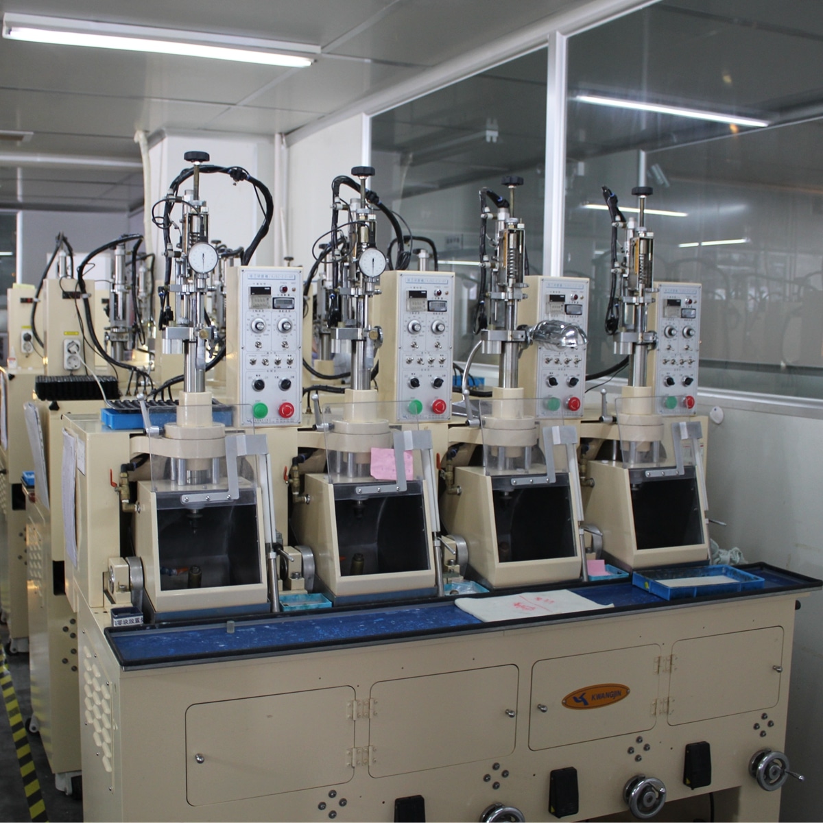 Advanced Fabrication Technology for Opticals | SUPERIOR Lenses